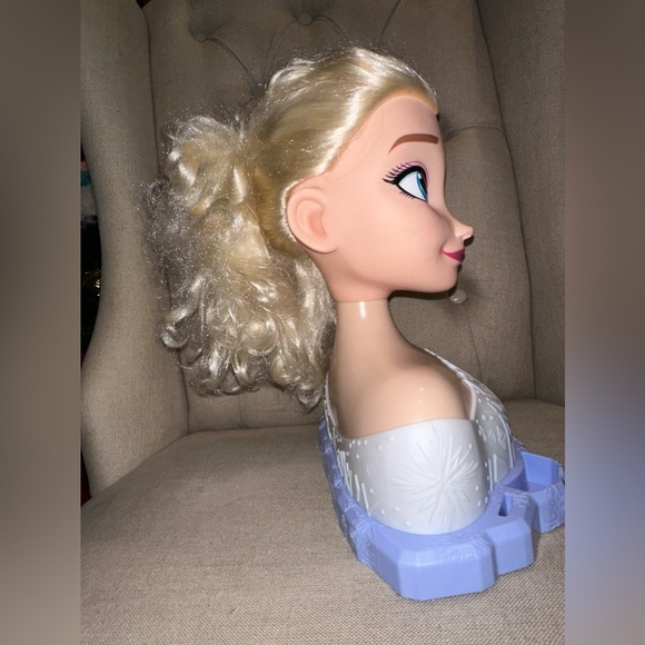Disney | Toys | Disneys Frozen Elsa Styling Head Euc | Poshmark
